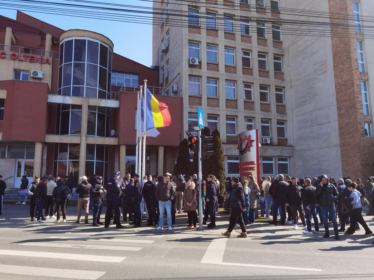Protestatarii de la CEO se gândesc la greva foamei