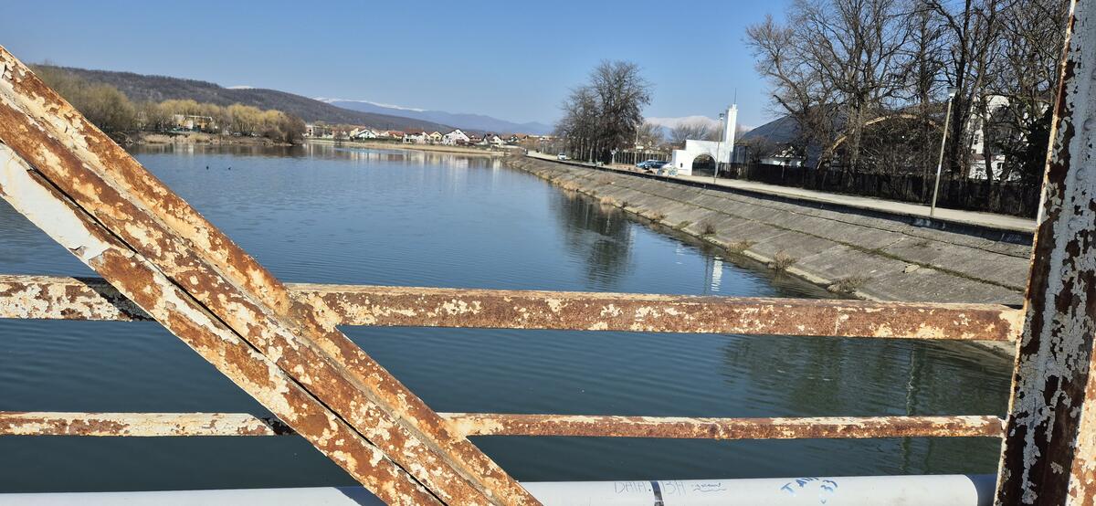 Istorie la gunoi. Simbol al orașului Târgu Jiu, năpădit de rugină și ...