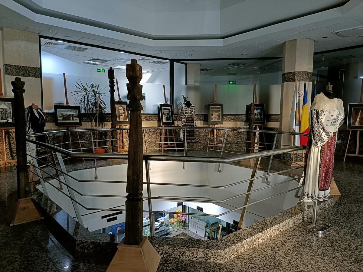 Expoziție dedicată Zilei Naționale a Culturii, la sediul Consiliului ...
