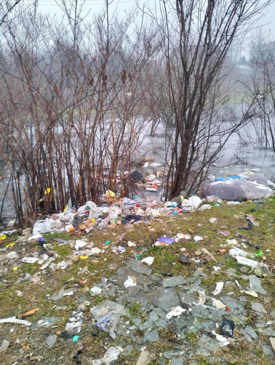 Imagini dezolante în Cartierul Pandurașu. Gunoaie cât vezi cu ochii!